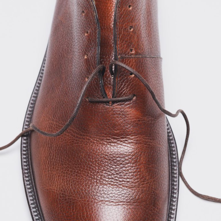 How to Bar Lace Dress Shoes in 6 Easy Steps